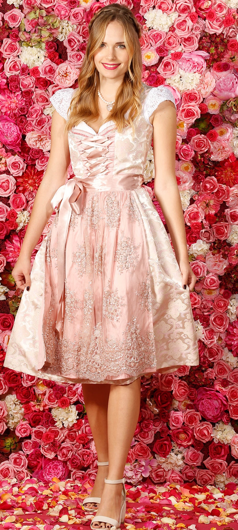 Alpenherz Dirndl Maja in Rosé/Pink | dresscoded.com